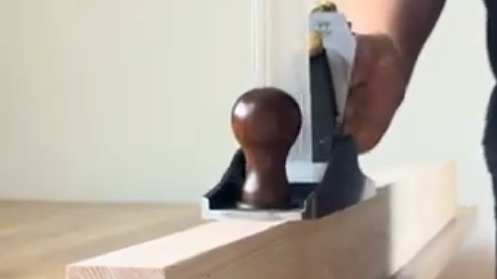 Заточка лезвия рубанка..