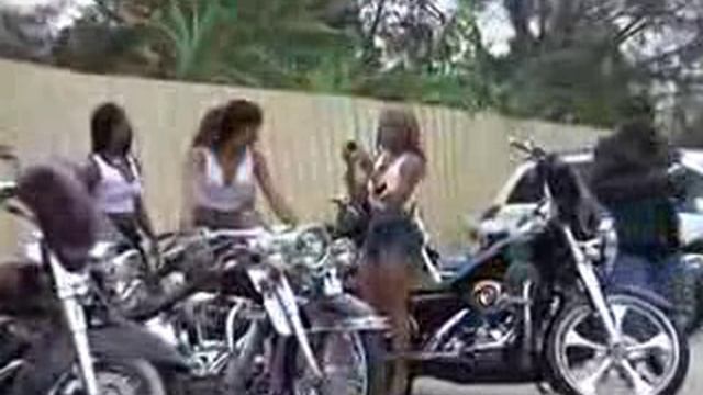 CHAMILLIONAIRES FLY RYDES CAR SHOP IN HOUSTON