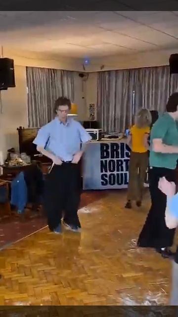 Танцы ботанов завораживают)