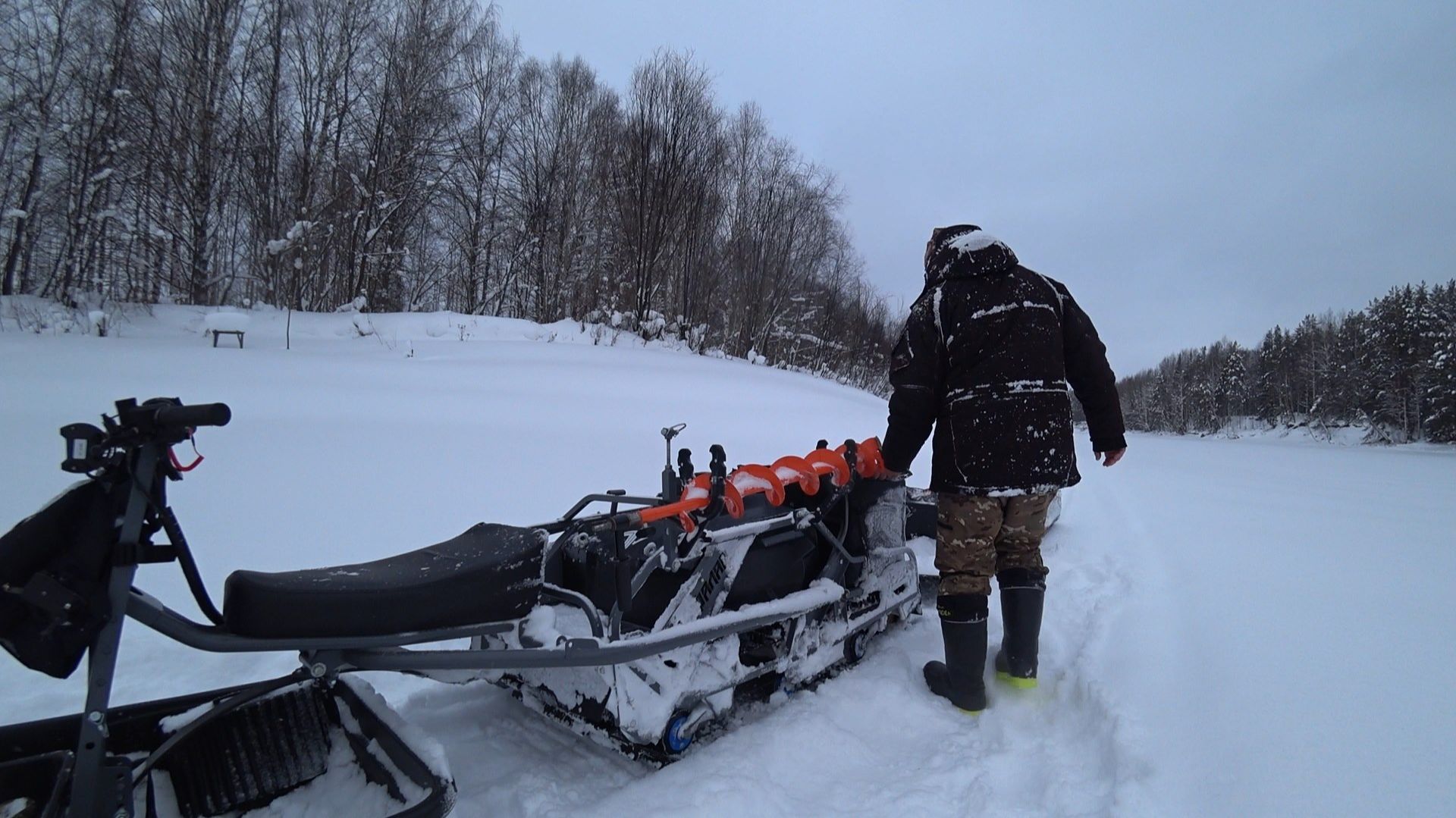 В МЕТРОВЫХ СНЕГАХ НА РЕКЕ ЗА НАЛИМОМ! 5 КМ СНАСТЕЙ, БЫТ И ЛАГЕРЬ \ ОДИН В ТАЙГЕ. УСТАЛ КАК СОБАКА.