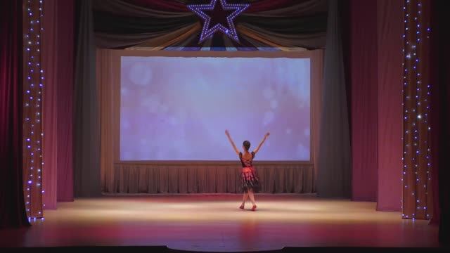 "Качуча" испанский танец исполняет Виктория Хачикян ОХС "Фиеста"