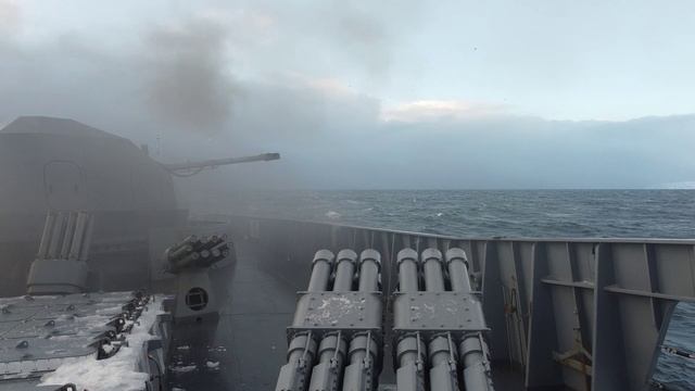 Фрегат «Адмирал флота Касатонов» выполнил артиллерийские стрельбы в акватории Баренцева моря