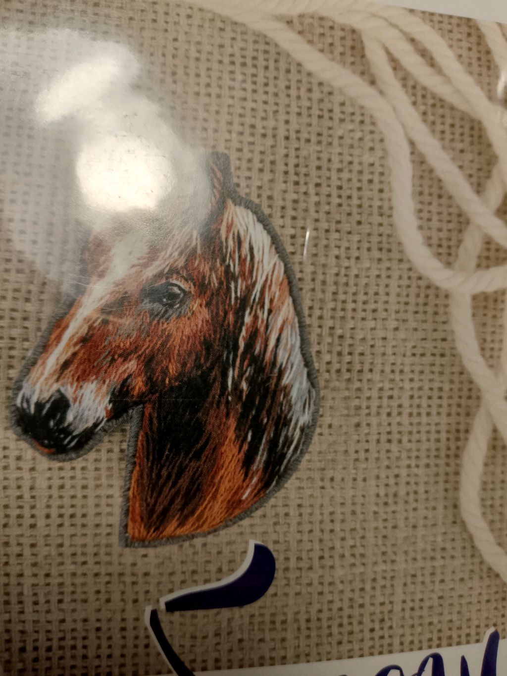 распаковка -брошь