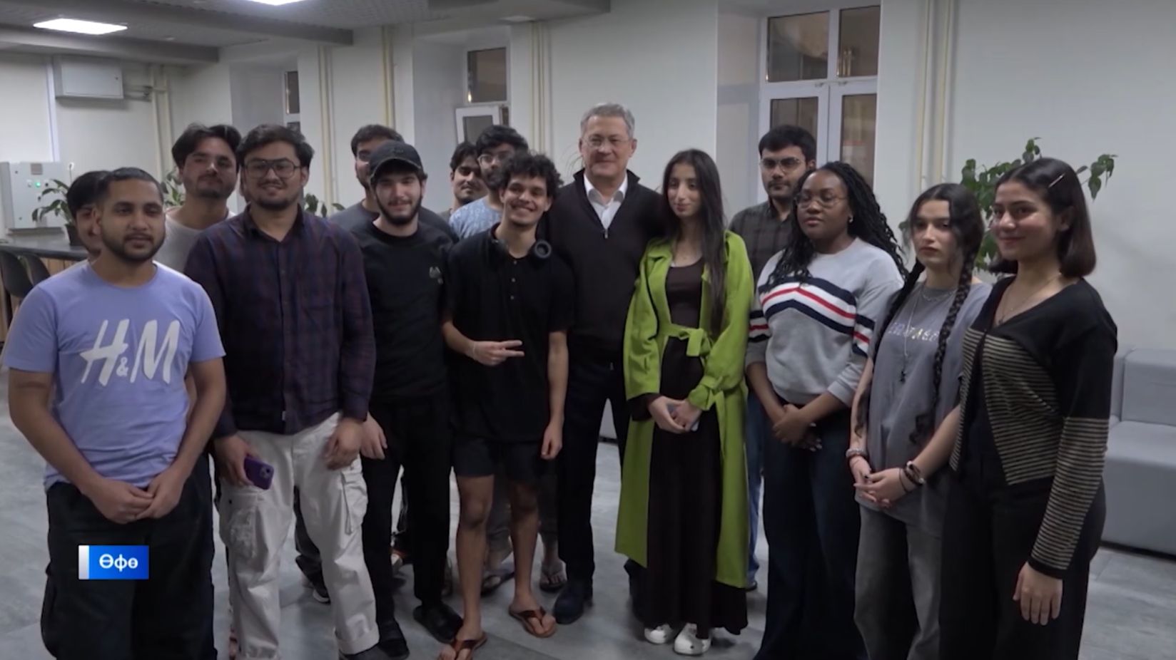 Республика Башлығы Һиндостан студенттары менән осрашты