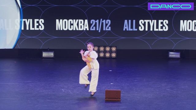 Лукина Анна, «Тарантелла уходящего детства», ЭСТ, педагог-хореограф Наталья Резникова