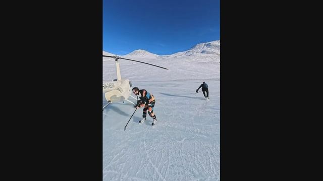 Ледовое побоище. Туристы сыграли в хоккей на высоте 2 500 метров в горах Алтая