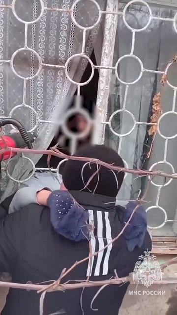 В Донецке спасатели оказали помощь ребенку