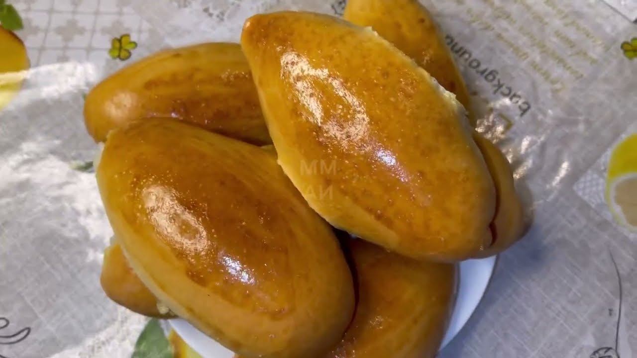 Воздушные пирожки с капустой в духовке