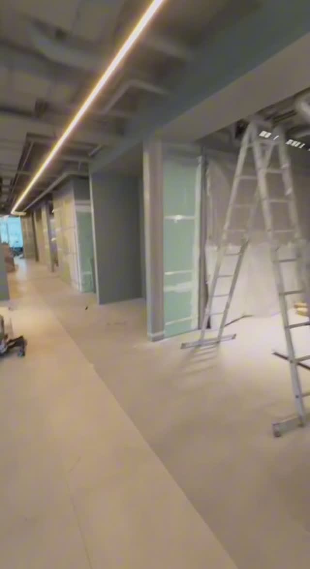 БЦ  SUMMIT. Начинаем монтаж в Саммите - перегородки, двери