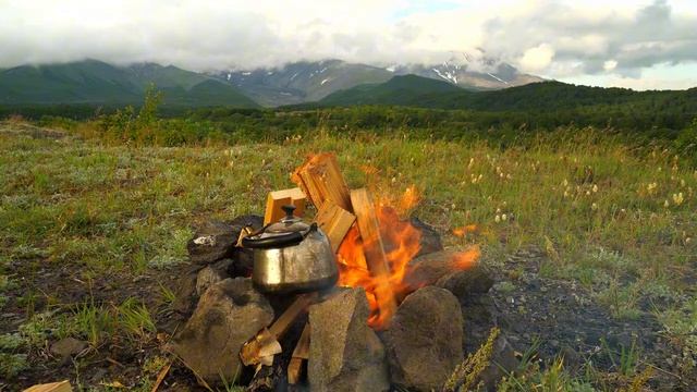 Звуки вулкана 🔥 Пение птиц и треск костра у подножия величественного вулкана | Релакс Сон Медитация