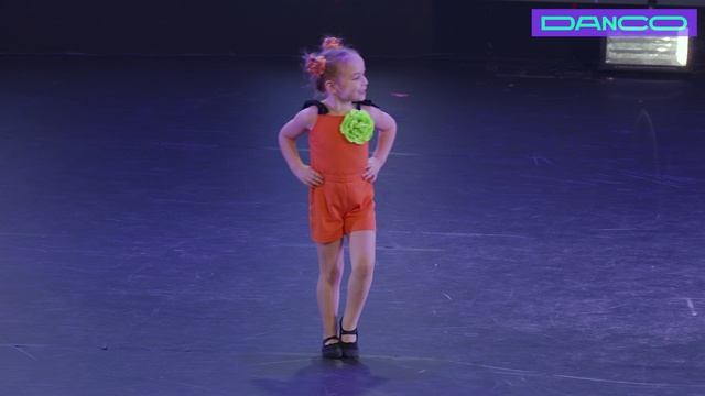 Никитенко Анна и Кириллова Альбина, «Цвет настроения рыжий», ЭСТ педагог-хореограф Наталья Резникова