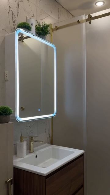 Золотистый Бульвар. Золотая душевая перегородка