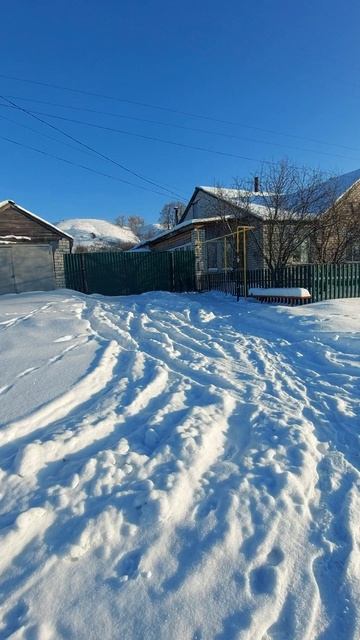 Морозное село, хрустит под ногами снежок!