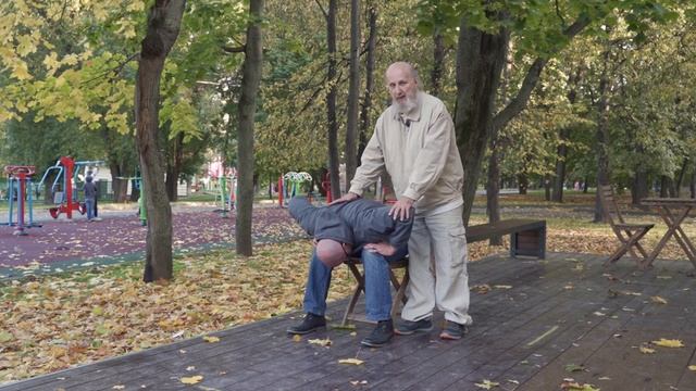 Упражнения для тех, кто много сидит: советы Леонида Зельдина
