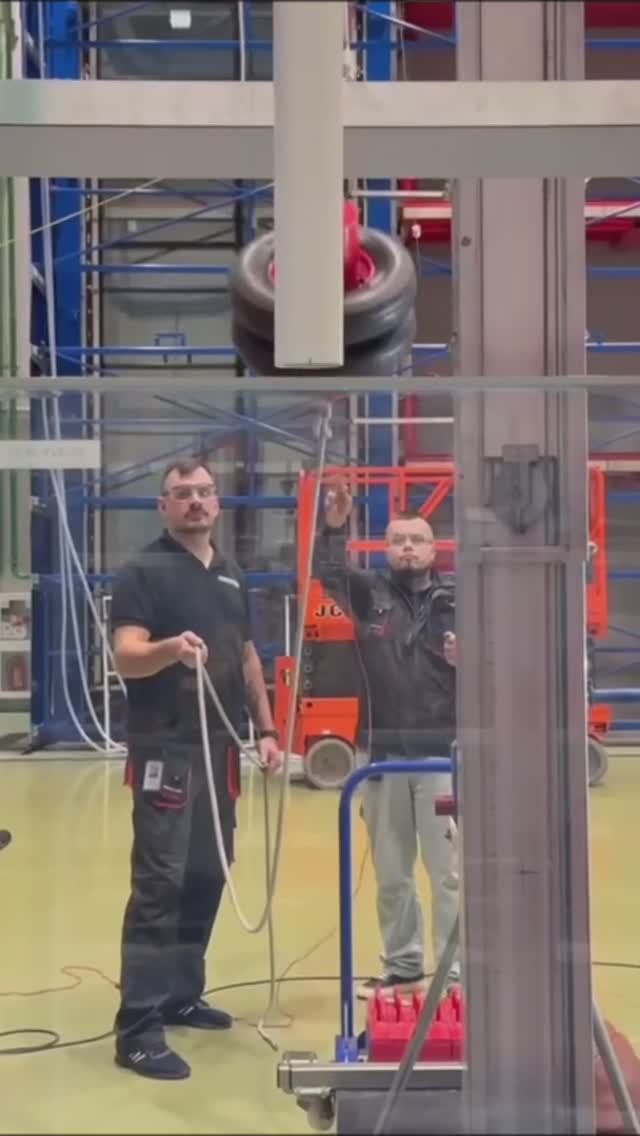 Испытания цельностеклянного ограждения JB (французское ограждение)