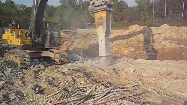 Гидромолот HP 3000_демонтаж фундамента из высокоармированного, особопрочного  бетона (2)