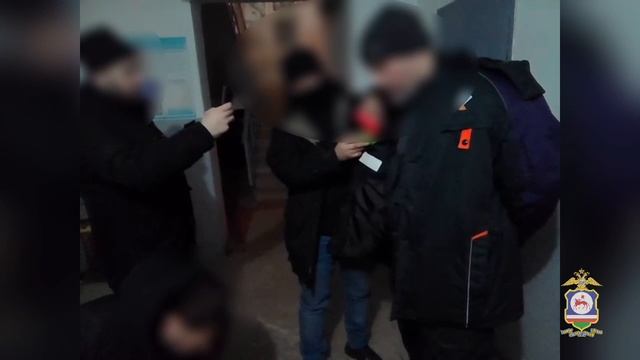 Межрегиональный наркодилер, спрятавший 2 кг мефедрона в холодильнике, задержан полицией Якутии