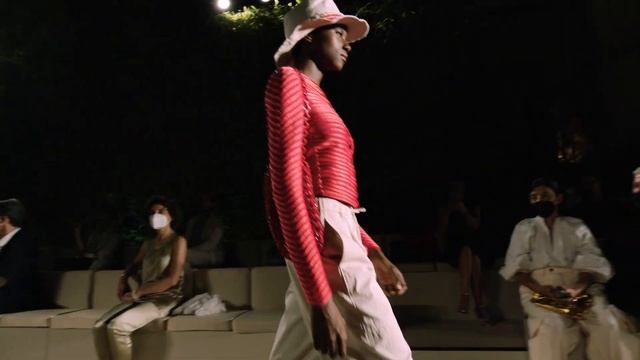 Показ мужской коллекции Giorgio Armani весна-лето 2022