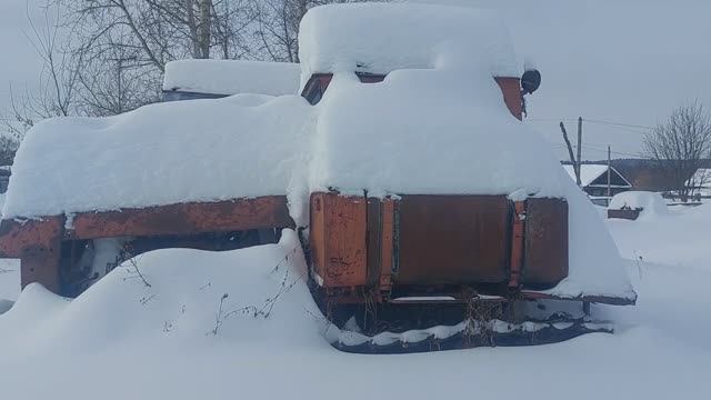 Технику замело снегом-2!