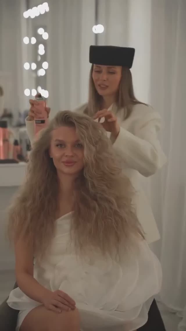 Пляжные текстурные локоны на утюжок #прическа #укладка #волосы #локоны