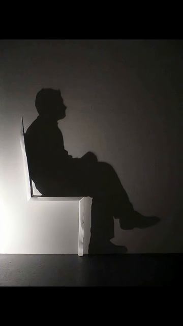 Тень на стене