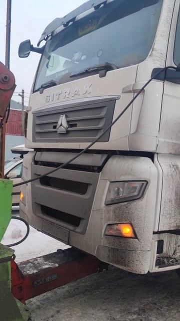 Тягач Sitrak, доставка в сервис.