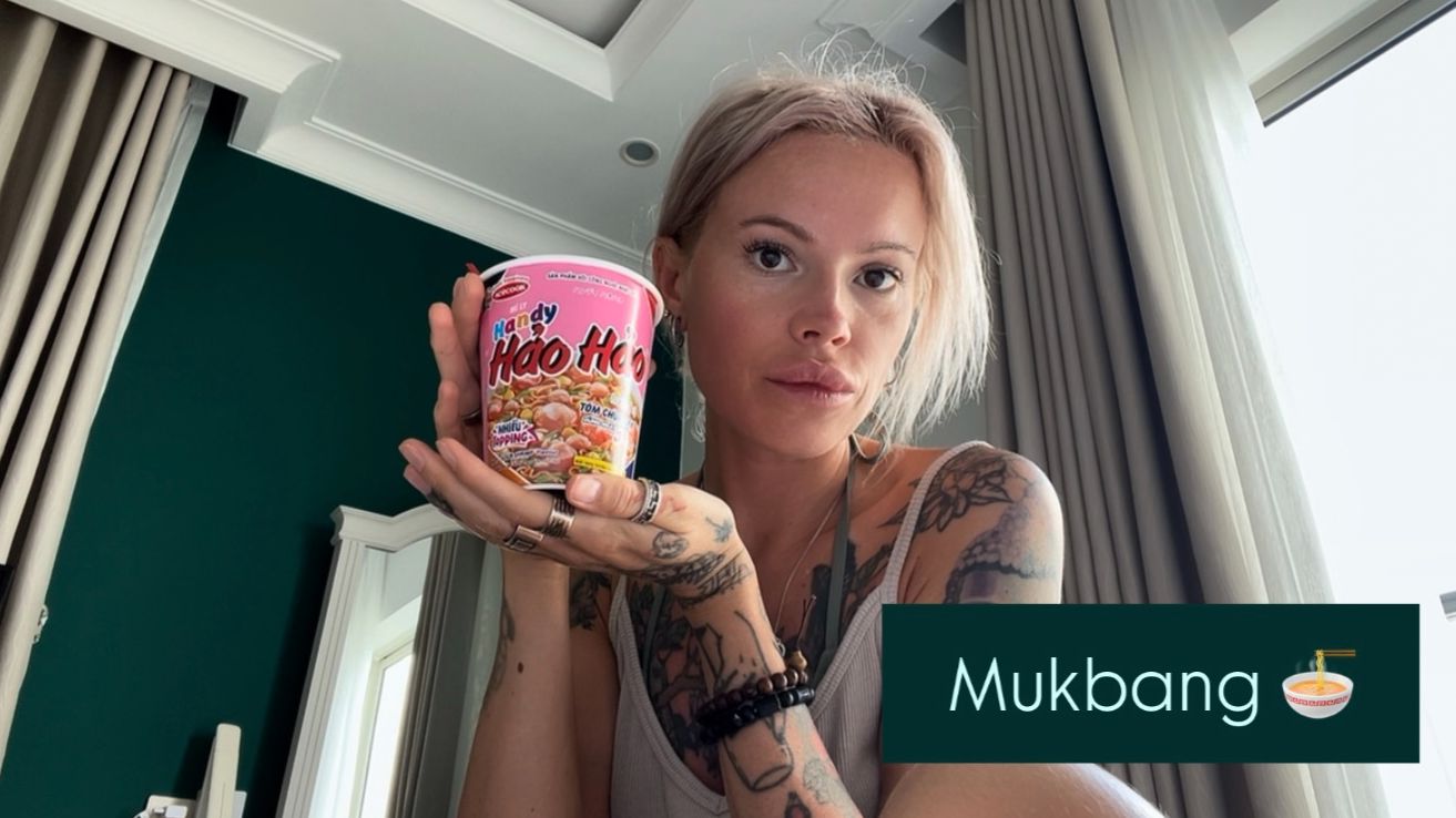 Бомж обед 🍜 Купили дорогой отель и голодаем 😅Доширак на последние деньги Мукбанг