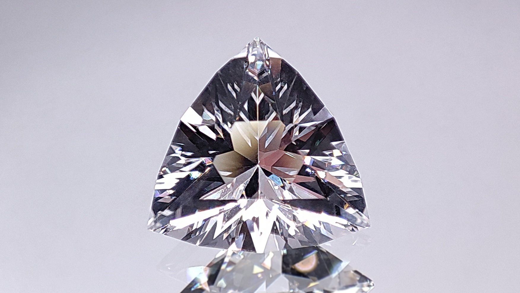 Горный Хрусталь триллион 6.00 ct. Россия + гемм. заключение