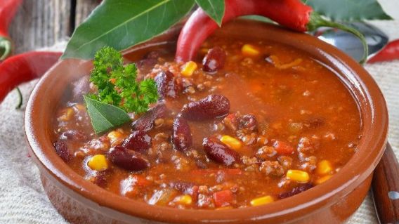 Суп чили с кешью.