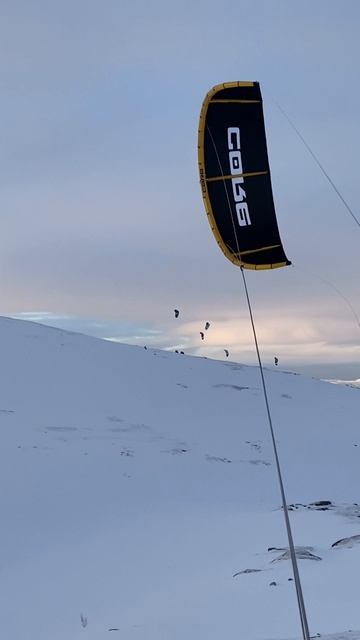 Сноукайт-фрирайд, прыжки, золотой час