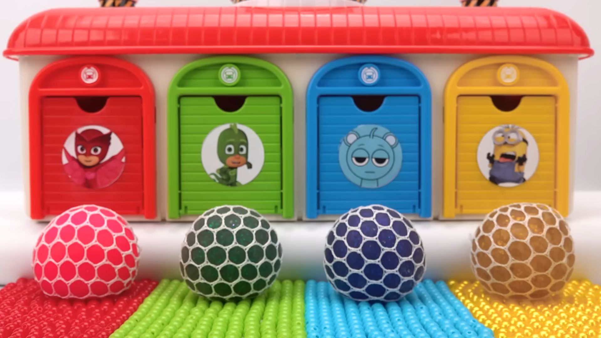 Мультики для детей | Залипательный гараж — жмём гелевые шарики антистресс