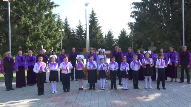 гимн у памятника