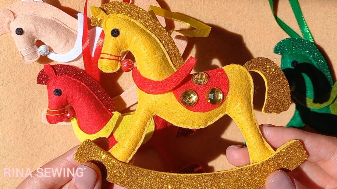 Лошадка игрушка