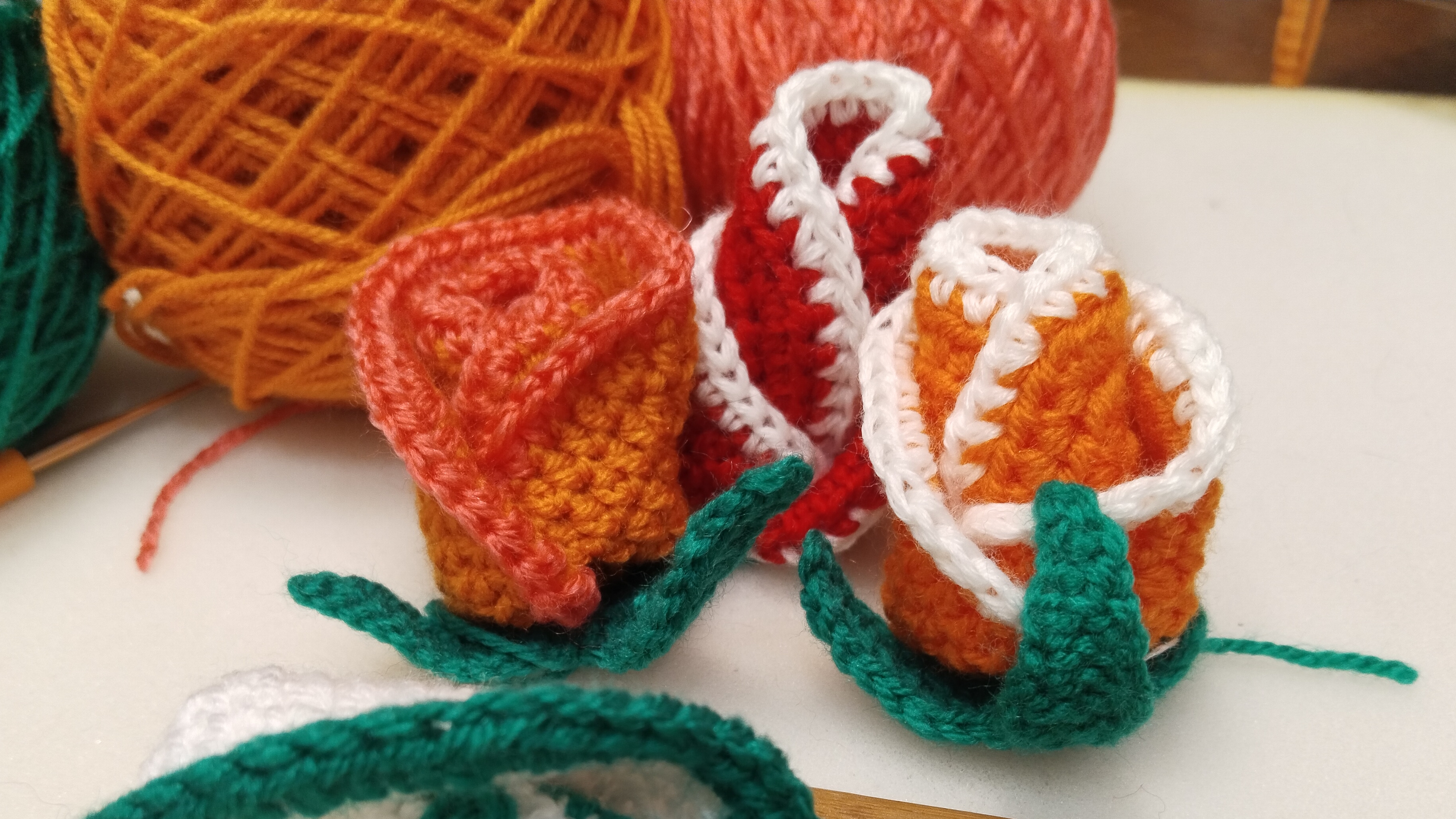 Цветочек из кружочка ❄️ крючком ❄️хвостики рядом🤗❄️