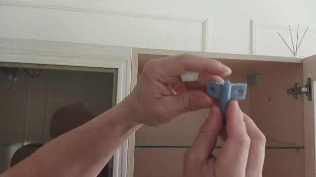 Доводчик дверок шкафов. Демпфер амортизатор мебельный