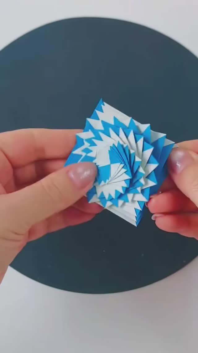 Угловатая завитушка.