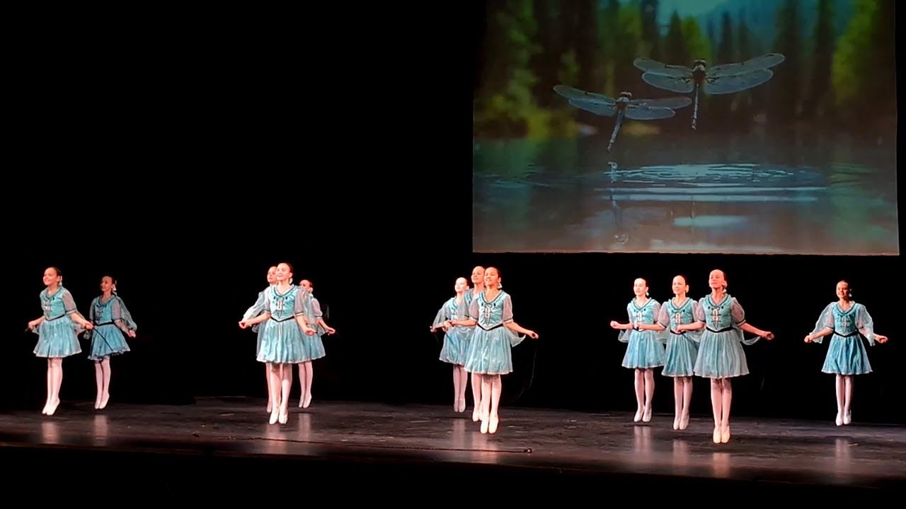 "Танец со скакалками"