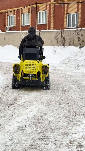 МИНИ ТРАКТОР ЕДЕТ УБИРАТЬ СНЕГ, ЛУЧШИЙ ПОМОЩНИК ПО СЕЛЬСКОМУ ХОЗЯЙСТВУ И КОММУНАЛЬНЫМ РАБОТАМ