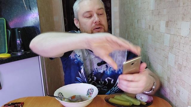 Грехопадение Адама и Евы. Мукбанг, еда на камеру. Суп гречневой с куриной грудкой.