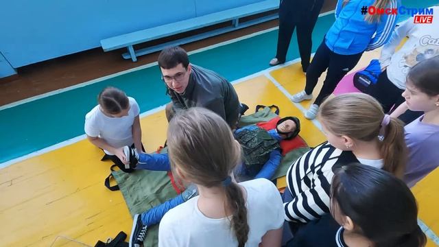 «СВОи заДЕЛО» 🫡 Урок мужества в 135-й: Примерить броню. Подержать АК. Понять героев 🇷🇺