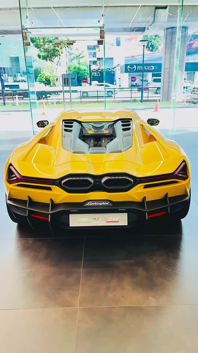 Монстр LAMBORGHINI REVUELTO | V12 + три электромотора