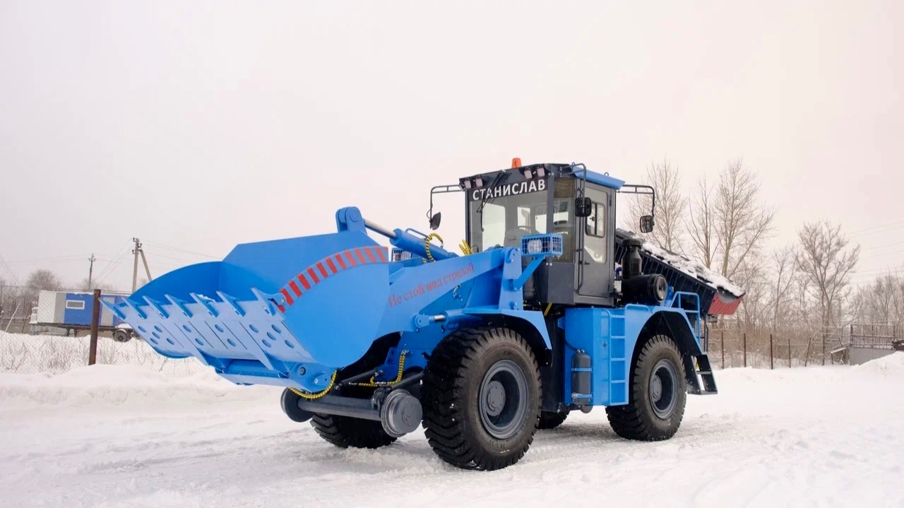 Погрузчик-бульдозер (универсальная дорожная машина) ПБТК-764 СТАНИСЛАВ на комбинированном ж/д ходу