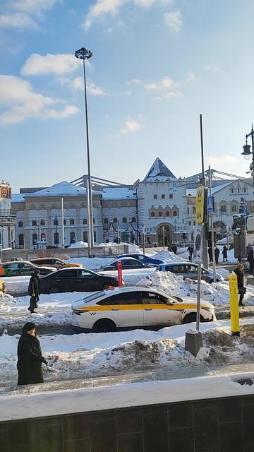 Площадь трёх вокзалов в Москве.