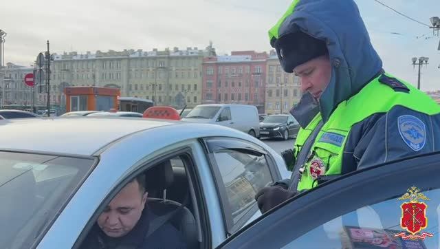 Полиция искала таксистов-нелегалов на дорогах Петербурга и Ленобласти