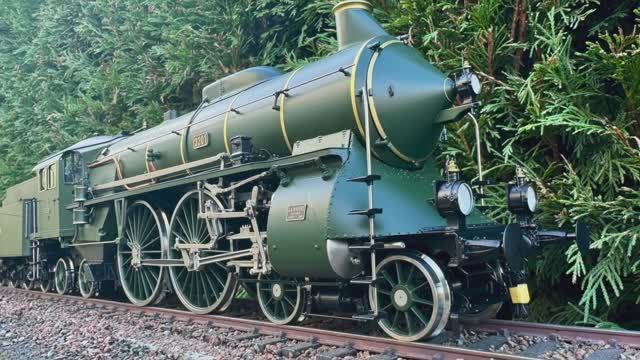 Слайд-шоу с обзором баварского паровоза S2/6 от KM1. Масштаб 1/32 (Spur 1)