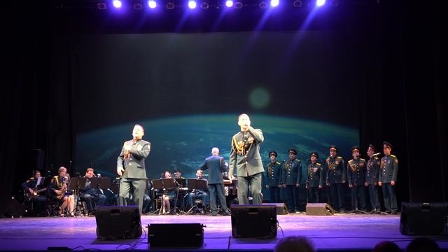 Трава у дома