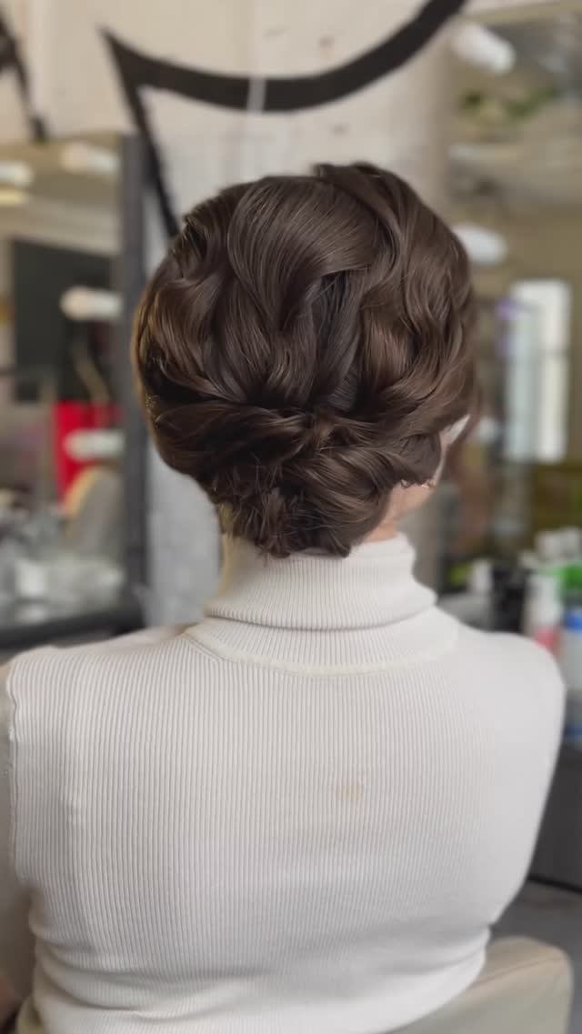 Текстурный пучок из коротких волос #hairstyle #hairtok #hairtutorial #hair #beauty
