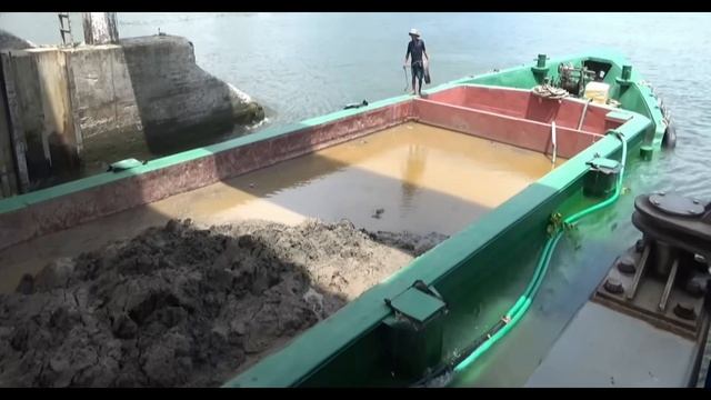 Перегруз и сильное встречное течение мешают проходу через Шлюз.. (7)