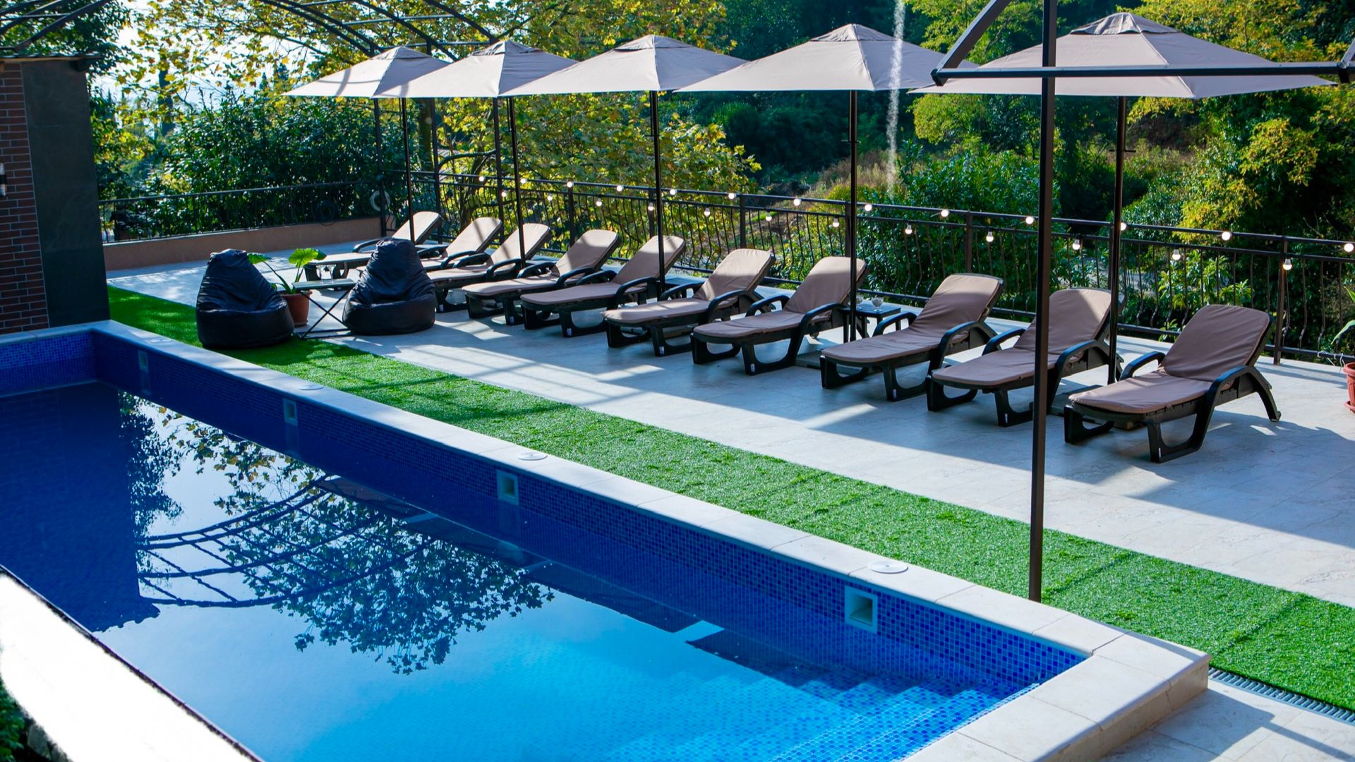 "ВИЛЛА ЛЕОНА" отель с бассейном (Гагра, Абхазия)