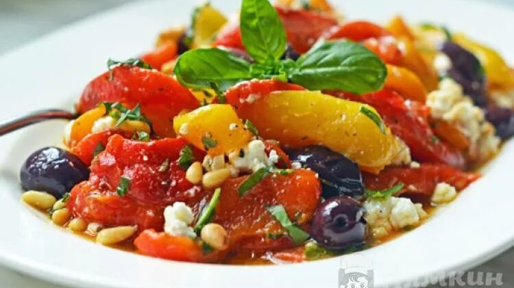 🥗 Салат с печёными перцами и горчично-медовой заправкой